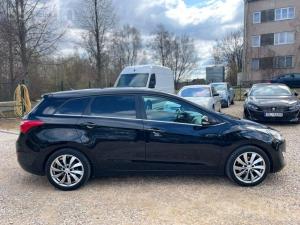Black Hyundai i30 2012 in Kuldiga, with an engine capacity of 1.60 L and mileage of 284 thousand km for 4690 €, photo 7 on AUTOMOTO.COM.LV
