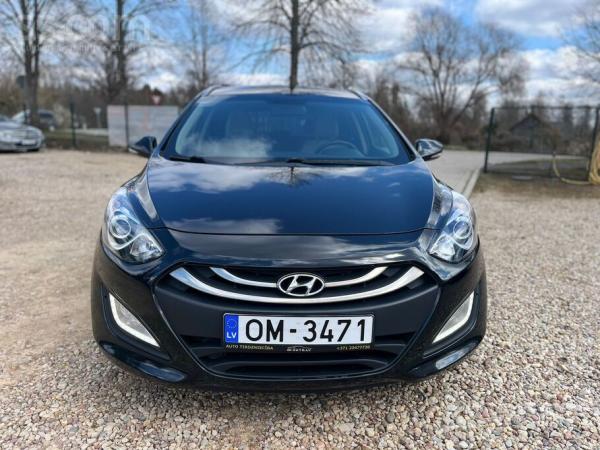 Black Hyundai i30 2012 in Kuldiga, with an engine capacity of 1.60 L and mileage of 284 thousand km for 4690 €, photo 8 on AUTOMOTO.COM.LV