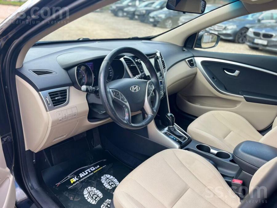 Black Hyundai i30 2012 in Kuldiga, with an engine capacity of 1.60 L and mileage of 284 thousand km for 4690 €, photo 10 on AUTOMOTO.COM.LV