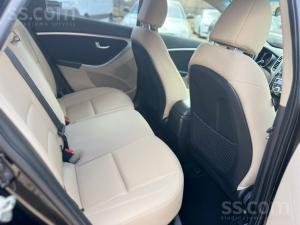 Black Hyundai i30 2012 in Kuldiga, with an engine capacity of 1.60 L and mileage of 284 thousand km for 4690 €, photo 13 on AUTOMOTO.COM.LV