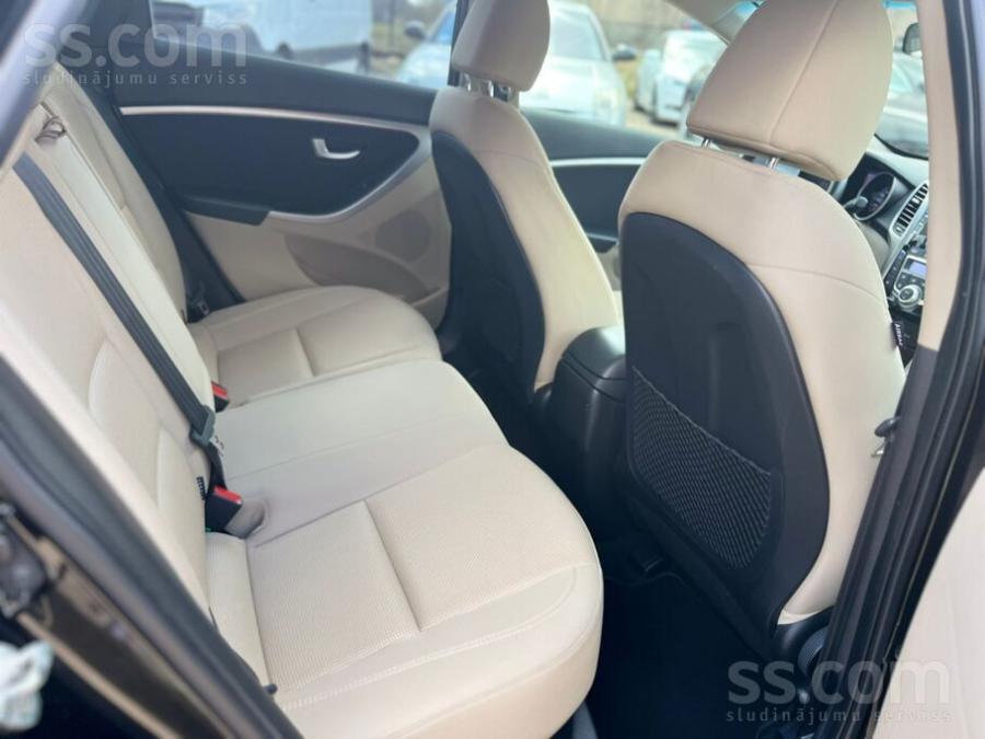 Black Hyundai i30 2012 in Kuldiga, with an engine capacity of 1.60 L and mileage of 284 thousand km for 4690 €, photo 13 on AUTOMOTO.COM.LV