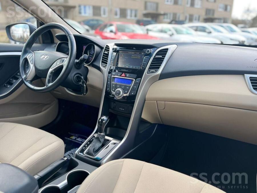 Black Hyundai i30 2012 in Kuldiga, with an engine capacity of 1.60 L and mileage of 284 thousand km for 4690 €, photo 14 on AUTOMOTO.COM.LV