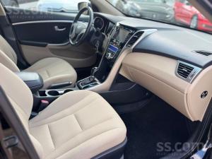Black Hyundai i30 2012 in Kuldiga, with an engine capacity of 1.60 L and mileage of 284 thousand km for 4690 €, photo 15 on AUTOMOTO.COM.LV