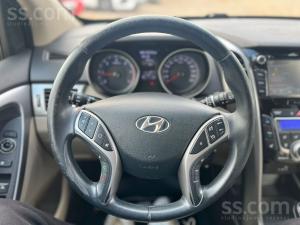 Black Hyundai i30 2012 in Kuldiga, with an engine capacity of 1.60 L and mileage of 284 thousand km for 4690 €, photo 17 on AUTOMOTO.COM.LV