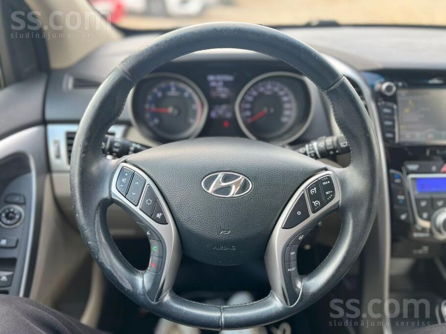 Black Hyundai i30 2012 in Kuldiga, with an engine capacity of 1.60 L and mileage of 284 thousand km for 4690 €, photo 17 on AUTOMOTO.COM.LV