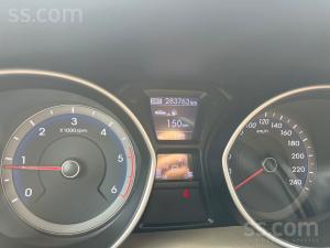 Black Hyundai i30 2012 in Kuldiga, with an engine capacity of 1.60 L and mileage of 284 thousand km for 4690 €, photo 18 on AUTOMOTO.COM.LV