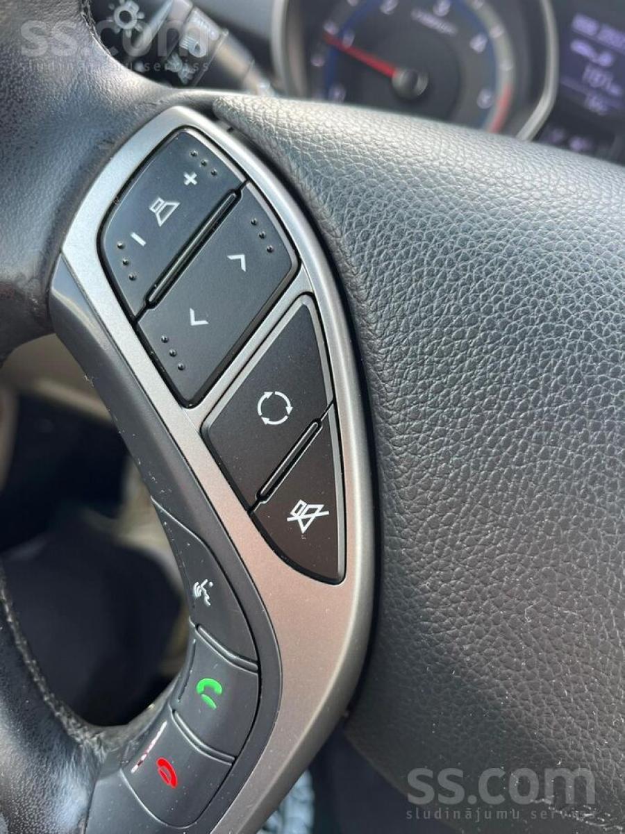 Black Hyundai i30 2012 in Kuldiga, with an engine capacity of 1.60 L and mileage of 284 thousand km for 4690 €, photo 27 on AUTOMOTO.COM.LV