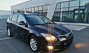 Black Hyundai i30 2012 in Siauliai, with an engine capacity of 1.60 L and mileage of 251 thousand km for 4300 €, photo 3 on AUTOMOTO.COM.LV