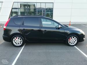 Black Hyundai i30 2012 in Siauliai, with an engine capacity of 1.60 L and mileage of 251 thousand km for 4300 €, photo 4 on AUTOMOTO.COM.LV
