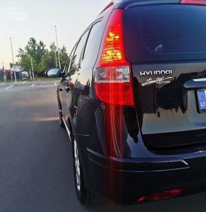 Black Hyundai i30 2012 in Siauliai, with an engine capacity of 1.60 L and mileage of 251 thousand km for 4300 €, photo 8 on AUTOMOTO.COM.LV