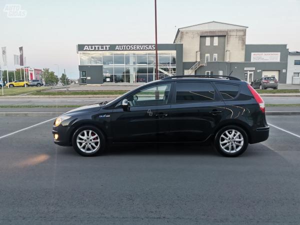 Black Hyundai i30 2012 in Siauliai, with an engine capacity of 1.60 L and mileage of 251 thousand km for 4300 €, photo 8 on AUTOMOTO.COM.LV