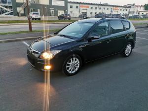 Black Hyundai i30 2012 in Siauliai, with an engine capacity of 1.60 L and mileage of 251 thousand km for 4300 €, photo 10 on AUTOMOTO.COM.LV