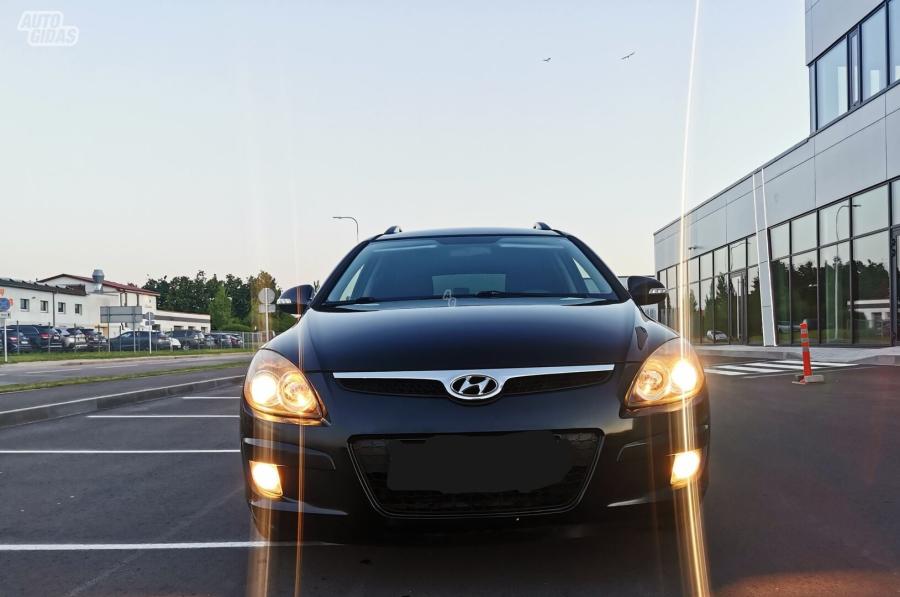 Black Hyundai i30 2012 in Siauliai, with an engine capacity of 1.60 L and mileage of 251 thousand km for 4300 €, photo 11 on AUTOMOTO.COM.LV