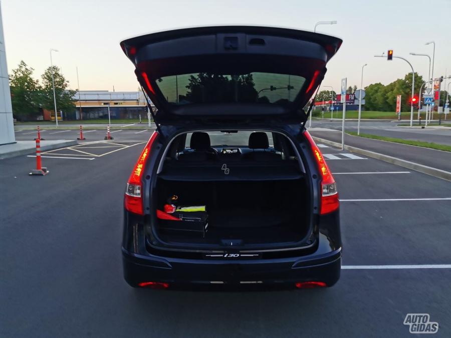 Black Hyundai i30 2012 in Siauliai, with an engine capacity of 1.60 L and mileage of 251 thousand km for 4300 €, photo 16 on AUTOMOTO.COM.LV
