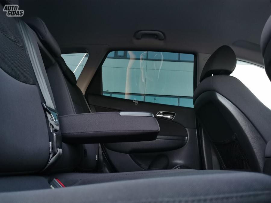 Black Hyundai i30 2012 in Siauliai, with an engine capacity of 1.60 L and mileage of 251 thousand km for 4300 €, photo 17 on AUTOMOTO.COM.LV