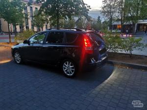 Black Hyundai i30 2012 in Siauliai, with an engine capacity of 1.60 L and mileage of 251 thousand km for 4300 €, photo 27 on AUTOMOTO.COM.LV