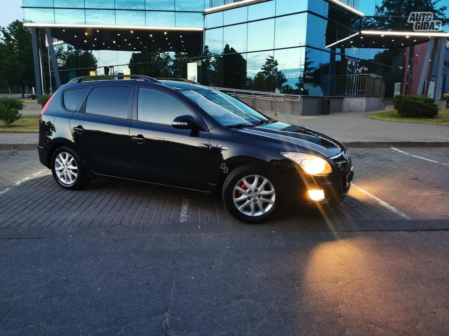 Black Hyundai i30 2012 in Siauliai, with an engine capacity of 1.60 L and mileage of 251 thousand km for 4300 €, photo 28 on AUTOMOTO.COM.LV