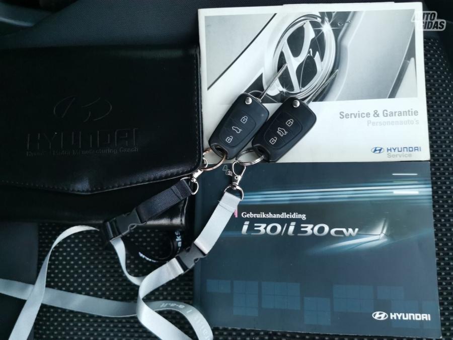 Black Hyundai i30 2012 in Siauliai, with an engine capacity of 1.60 L and mileage of 251 thousand km for 4300 €, photo 29 on AUTOMOTO.COM.LV