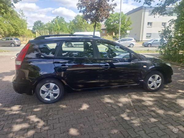 Black Hyundai i30 2012 in Telschi, with an engine capacity of 1.40 L and mileage of 257 thousand km for 2900 €, photo 5 on AUTOMOTO.COM.LV