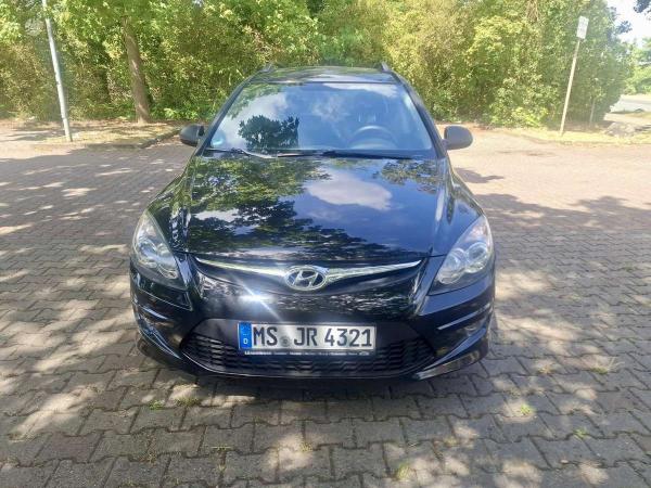 Black Hyundai i30 2012 in Telschi, with an engine capacity of 1.40 L and mileage of 257 thousand km for 2900 €, photo 7 on AUTOMOTO.COM.LV