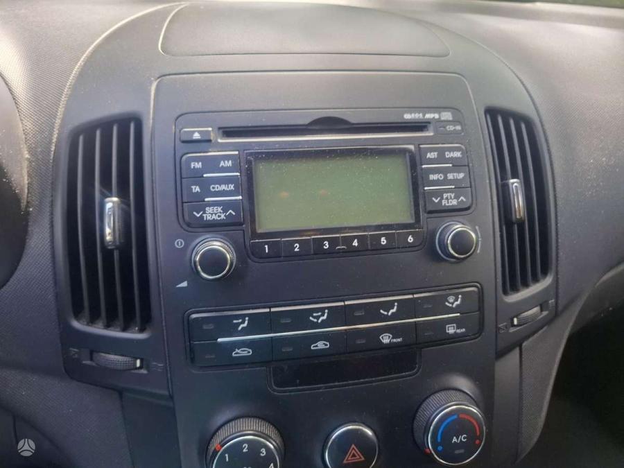 Melns Hyundai i30 2012 Telšiai, ar dzinēja tilpumu 1.40 L un nobraukumu 257 tūkst. km par 2900 €, foto 11 vietnē AUTOMOTO.COM.LV