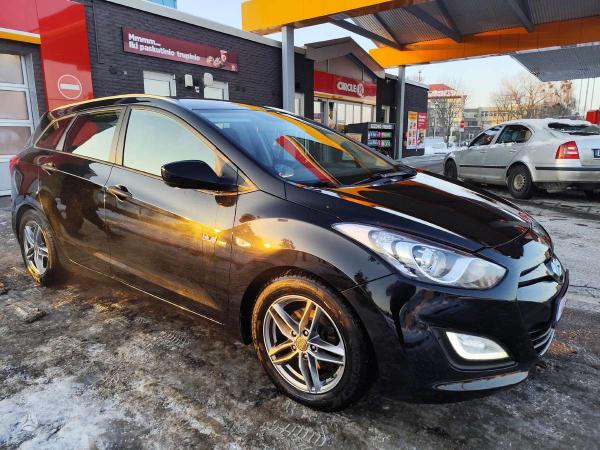 Black Hyundai i30 2013 in Alytus, with an engine capacity of 1.58 L and mileage of 277 thousand km for 3600 €, photo 2 on AUTOMOTO.COM.LV