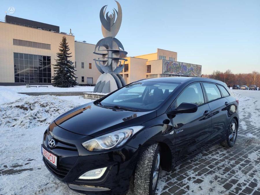 Black Hyundai i30 2013 in Alytus, with an engine capacity of 1.58 L and mileage of 277 thousand km for 3600 €, photo 12 on AUTOMOTO.COM.LV