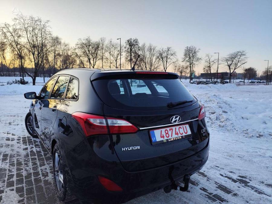 Black Hyundai i30 2013 in Alytus, with an engine capacity of 1.58 L and mileage of 277 thousand km for 3600 €, photo 13 on AUTOMOTO.COM.LV