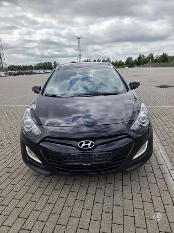 Melns Hyundai i30 2013 Marijampole, ar dzinēja tilpumu 1.59 L un nobraukumu 158 tūkst. km par 3950 €, foto 2 vietnē AUTOMOTO.COM.LV