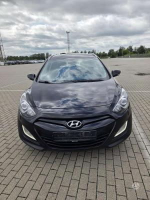 Black Hyundai i30 2013 in Marijampole, with an engine capacity of 1.59 L and mileage of 158 thousand km for 3950 €, photo 3 on AUTOMOTO.COM.LV