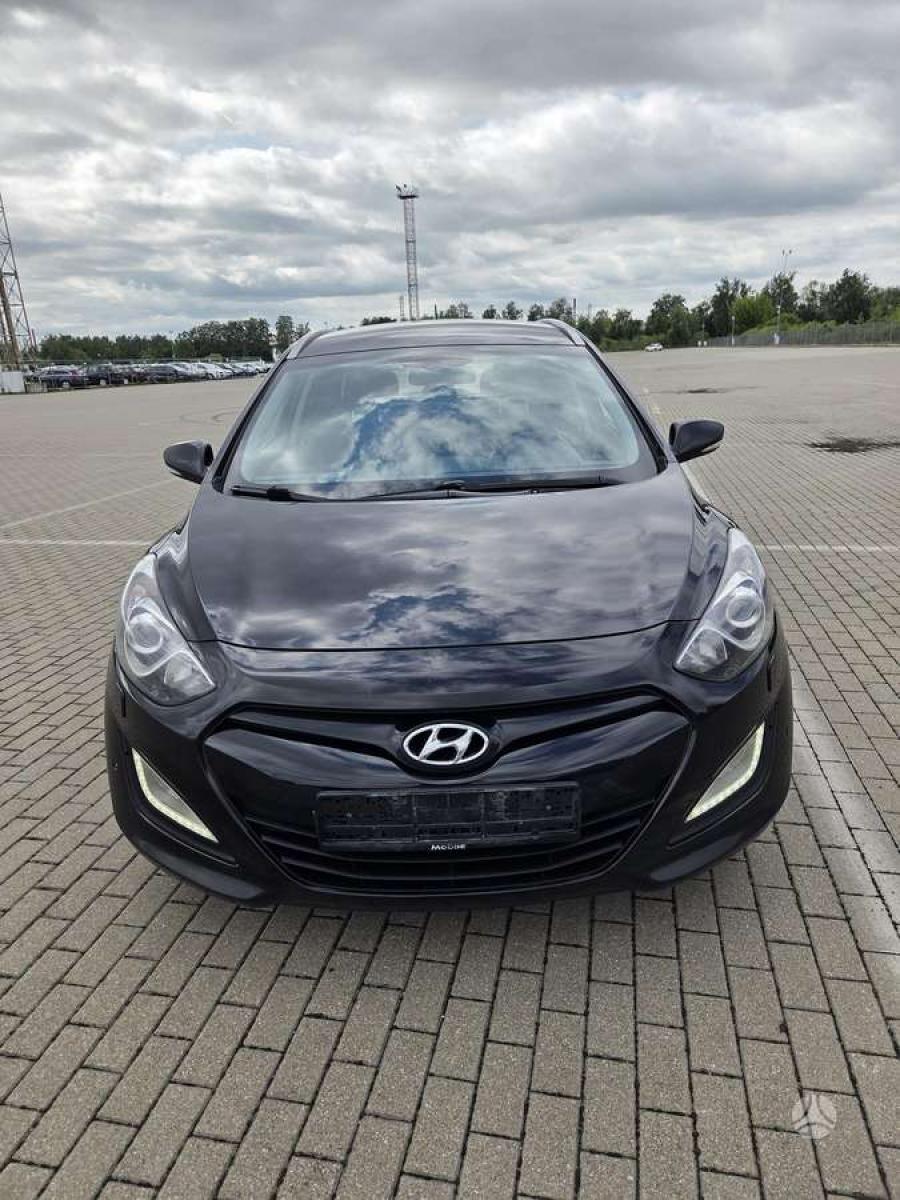 Black Hyundai i30 2013 in Marijampole, with an engine capacity of 1.59 L and mileage of 158 thousand km for 3950 €, photo 3 on AUTOMOTO.COM.LV