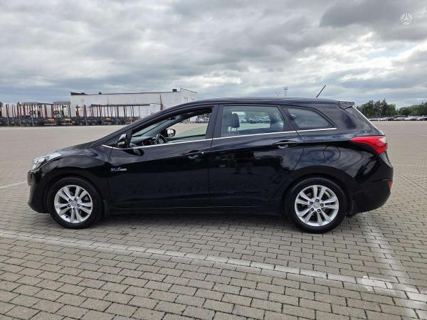 Melns Hyundai i30 2013 Marijampole, ar dzinēja tilpumu 1.59 L un nobraukumu 158 tūkst. km par 3950 €, foto 3 vietnē AUTOMOTO.COM.LV