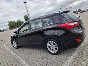 Black Hyundai i30 2013 in Marijampole, with an engine capacity of 1.59 L and mileage of 158 thousand km for 3950 €, photo 6 on AUTOMOTO.COM.LV