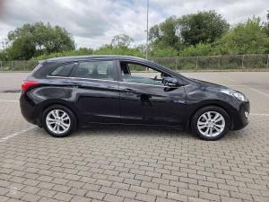 Black Hyundai i30 2013 in Marijampole, with an engine capacity of 1.59 L and mileage of 158 thousand km for 3950 €, photo 7 on AUTOMOTO.COM.LV
