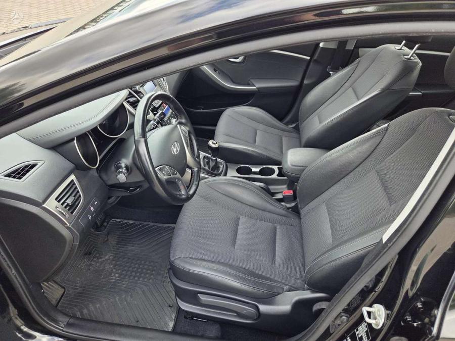 Black Hyundai i30 2013 in Marijampole, with an engine capacity of 1.59 L and mileage of 158 thousand km for 3950 €, photo 9 on AUTOMOTO.COM.LV