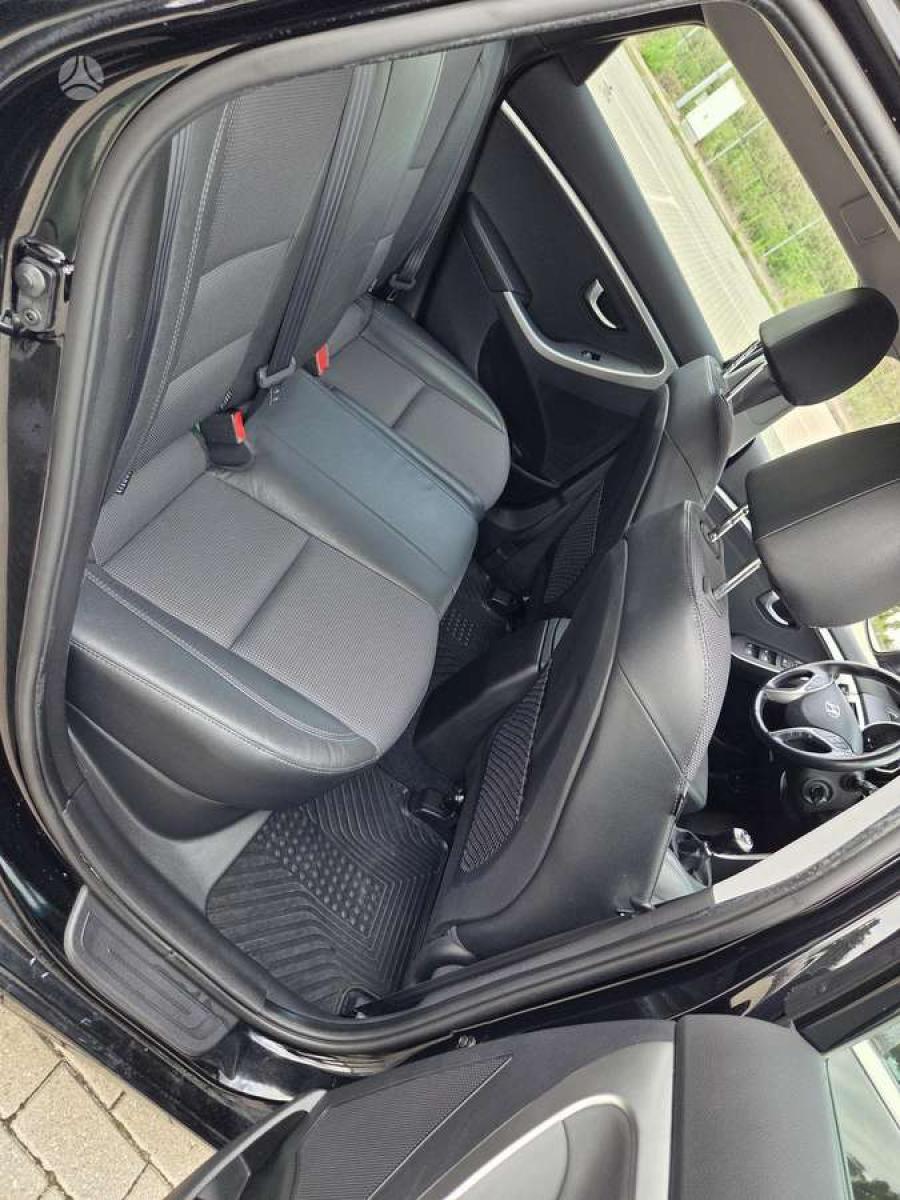 Black Hyundai i30 2013 in Marijampole, with an engine capacity of 1.59 L and mileage of 158 thousand km for 3950 €, photo 15 on AUTOMOTO.COM.LV