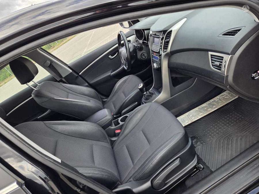Black Hyundai i30 2013 in Marijampole, with an engine capacity of 1.59 L and mileage of 158 thousand km for 3950 €, photo 16 on AUTOMOTO.COM.LV