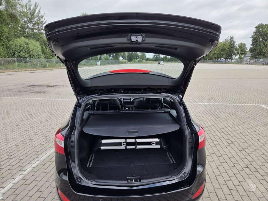 Black Hyundai i30 2013 in Marijampole, with an engine capacity of 1.59 L and mileage of 158 thousand km for 3950 €, photo 17 on AUTOMOTO.COM.LV