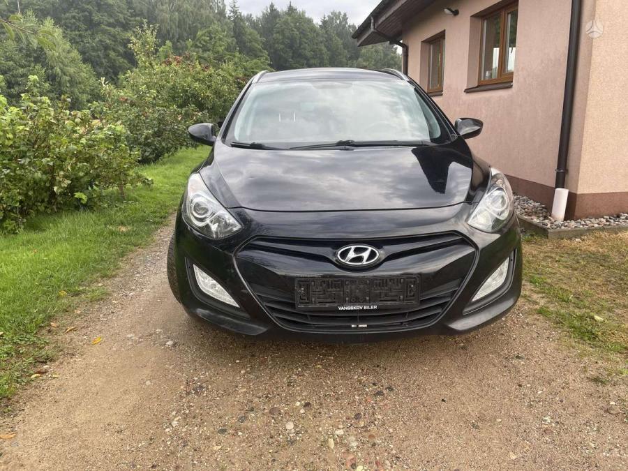 Черный Хендай i30 2013 в Шакяй, объемом двигателя 1.58 л и пробегом 277 тыс. км за 2990 €, фото 4 на AUTOMOTO.COM.LV
