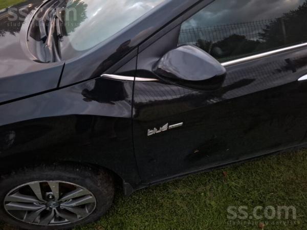 Хендай i30 2013 в Рига на AUTOMOTO.COM.LV Черный Хендай i30 2013 в Рига, объемом двигателя 1.60 л и пробегом 219 тыс. км за 1650 €, фото 4 на AUTOMOTO.COM.LV
