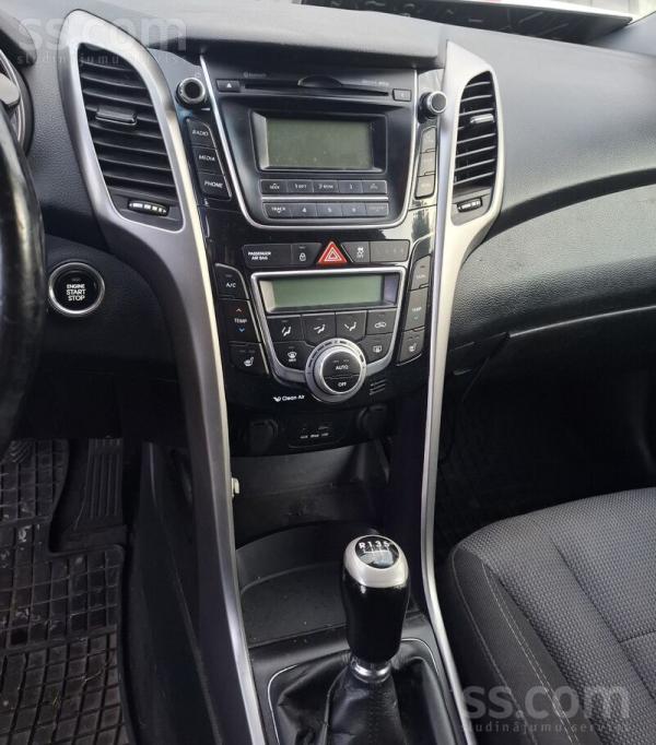 Хендай i30 2013 в Рига на AUTOMOTO.COM.LV Черный Хендай i30 2013 в Рига, объемом двигателя 1.60 л и пробегом 219 тыс. км за 1650 €, фото 5 на AUTOMOTO.COM.LV