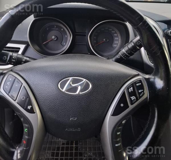 Хендай i30 2013 в Рига на AUTOMOTO.COM.LV Черный Хендай i30 2013 в Рига, объемом двигателя 1.60 л и пробегом 219 тыс. км за 1650 €, фото 6 на AUTOMOTO.COM.LV