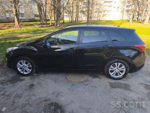 Melns Hyundai i30 2014 Rīga, ar dzinēja tilpumu 1.60 L un nobraukumu 279 tūkst. km par 3050 €, foto 3 vietnē AUTOMOTO.COM.LV
