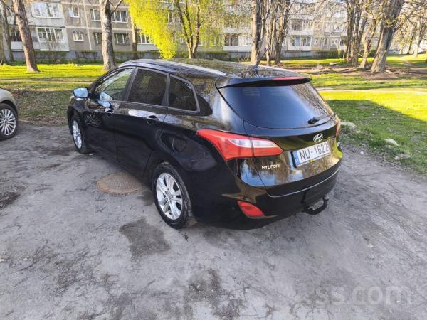 Melns Hyundai i30 2014 Rīga, ar dzinēja tilpumu 1.60 L un nobraukumu 279 tūkst. km par 3050 €, foto 4 vietnē AUTOMOTO.COM.LV