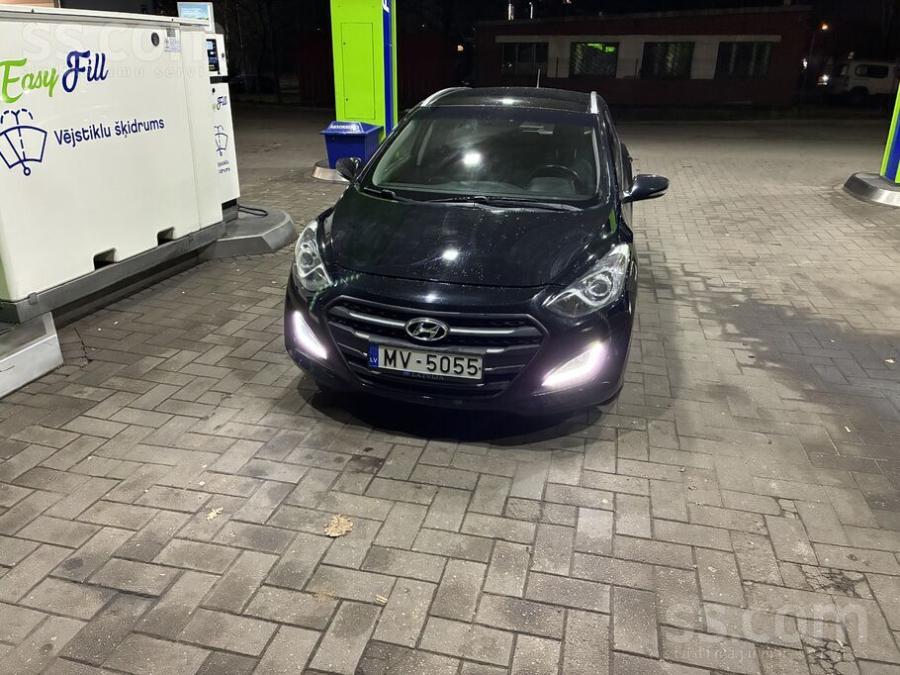Black Hyundai i30 2014 in Riga, with an engine capacity of 1.60 L and mileage of 187 thousand km for 3300 €, photo 1 on AUTOMOTO.COM.LV