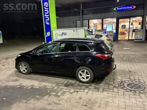 Black Hyundai i30 2014 in Riga, with an engine capacity of 1.60 L and mileage of 187 thousand km for 3300 €, photo 3 on AUTOMOTO.COM.LV