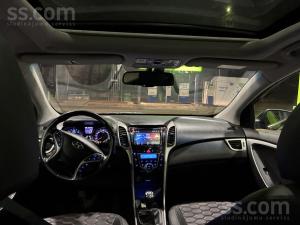 Black Hyundai i30 2014 in Riga, with an engine capacity of 1.60 L and mileage of 187 thousand km for 3300 €, photo 5 on AUTOMOTO.COM.LV