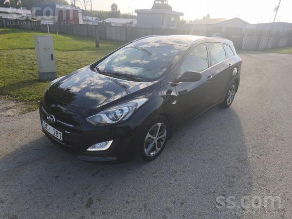 Black Hyundai i30 2015 in Riga, with an engine capacity of 1.60 L and mileage of 163 thousand km for 4250 €, photo 3 on AUTOMOTO.COM.LV
