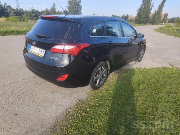 Black Hyundai i30 2015 in Riga, with an engine capacity of 1.60 L and mileage of 163 thousand km for 4250 €, photo 4 on AUTOMOTO.COM.LV