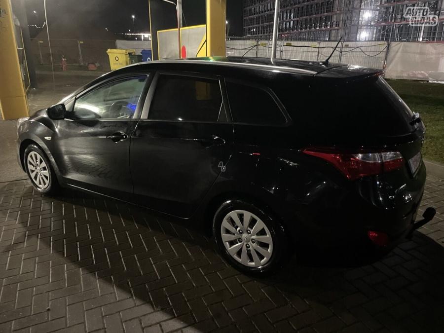 Black Hyundai i30 2016 in Kaunas, with an engine capacity of 1.60 L and mileage of 240 thousand km for 5350 €, photo 2 on AUTOMOTO.COM.LV